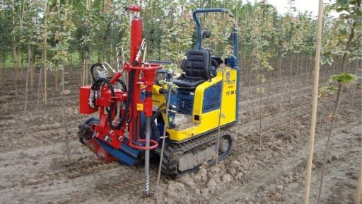 Stokken steken - Damcon boomkwekerij machines